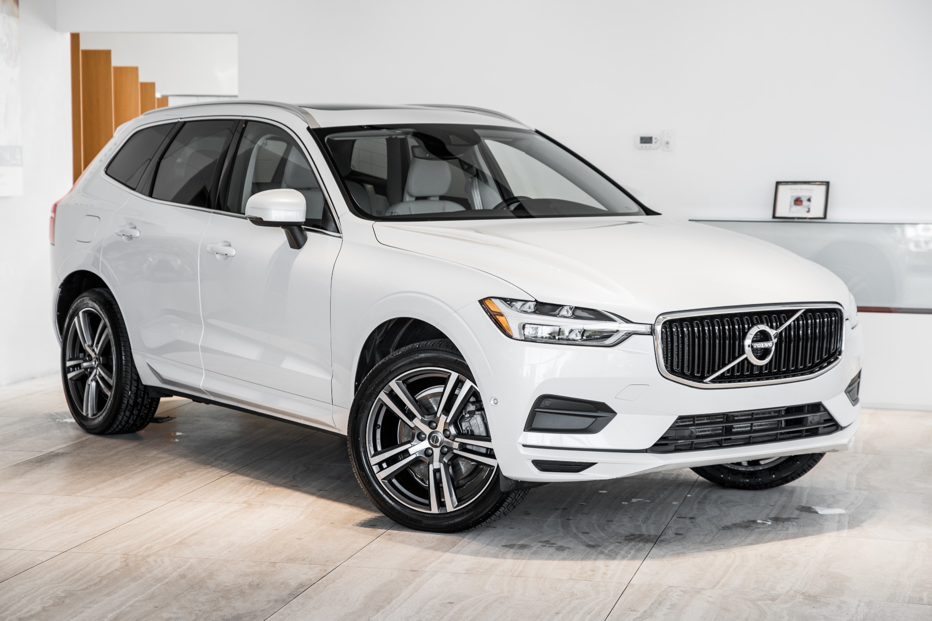 Used 2018 Volvo XC60 T6 Momentum For Sale (Sold) | Exclusive Automotive ...