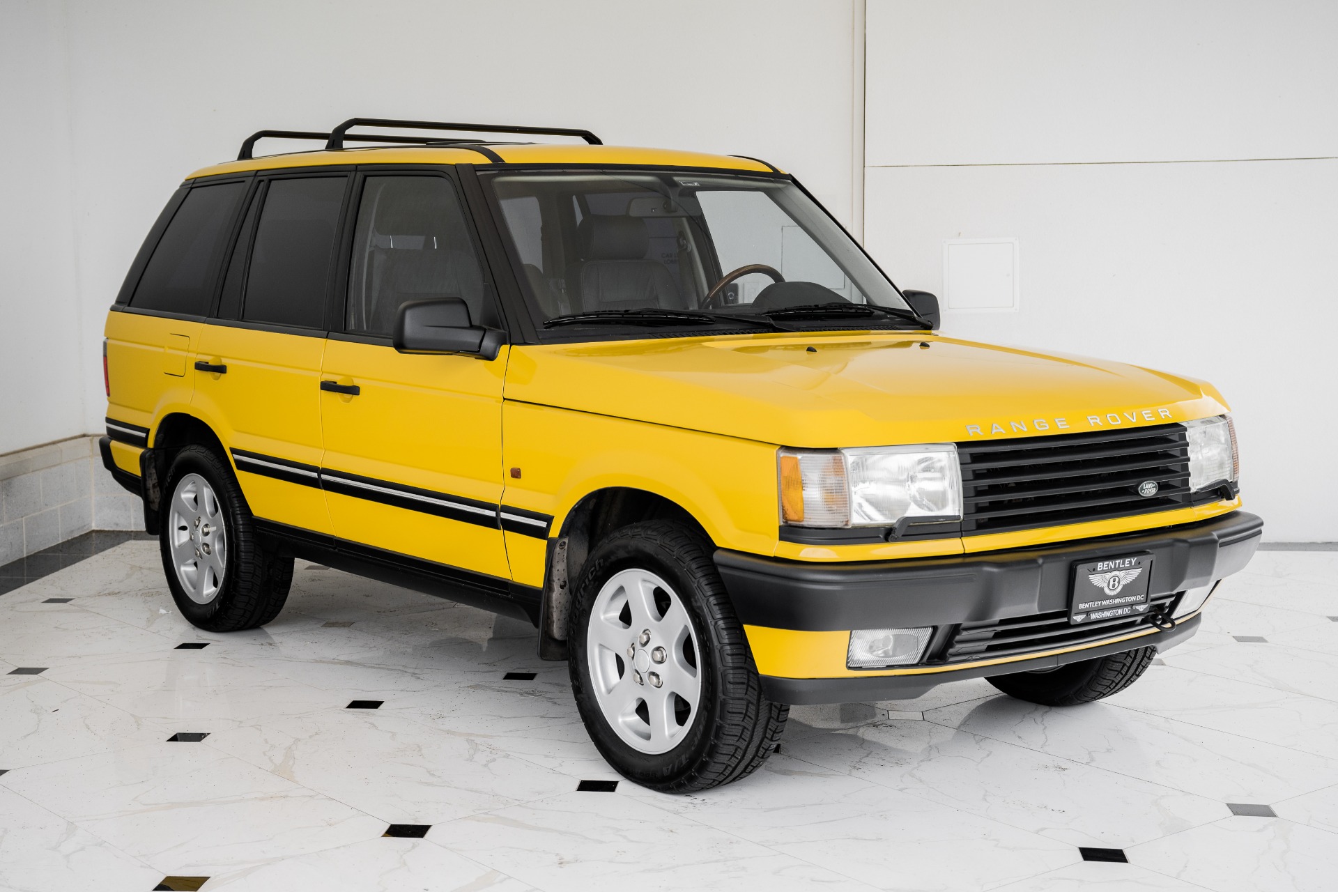 Yellow range rover store